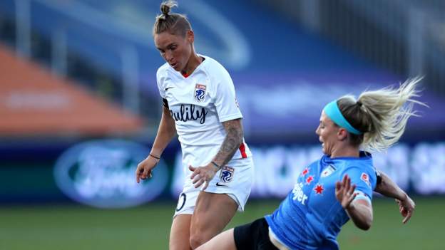Jess Fishlock: Wales midfielder returns to WSL with Reading - BBC Sport