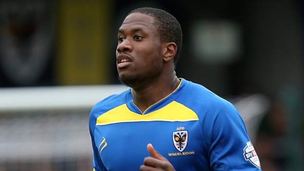 Chris Arthur: Crawley Town bring in midfielder from Woking - BBC Sport