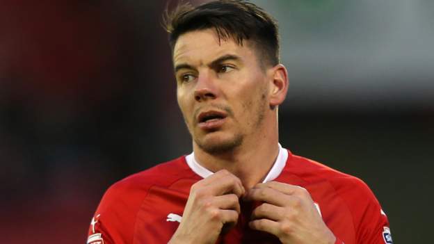 Adam Hammill: Scunthorpe sign St Mirren midfielder; Oxford's Tony ...