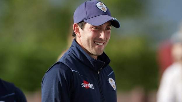 Mark Footitt: Derbyshire bowler rejects new contract - BBC Sport