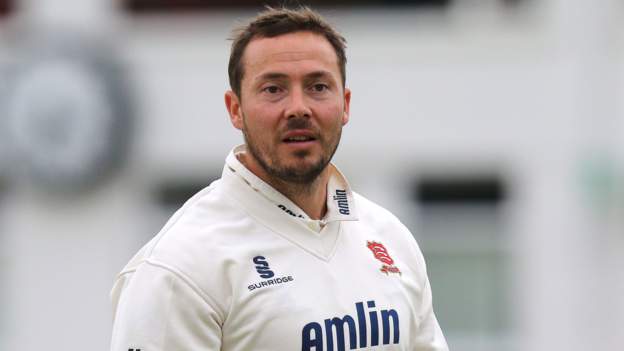 Graham Napier: Essex all-rounder to retire at end of 2016 - BBC Sport