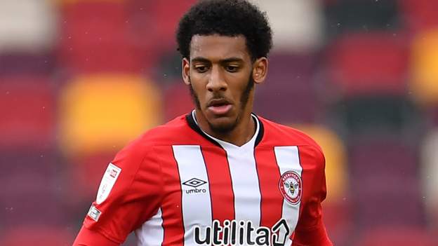 Dominic Thompson: Swindon Town sign Brentford defender on loan - BBC Sport