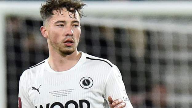 Boreham Wood fixtures, team info and top players