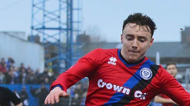 Ollie Rathbone: Rochdale midfielder signs new contract - BBC Sport