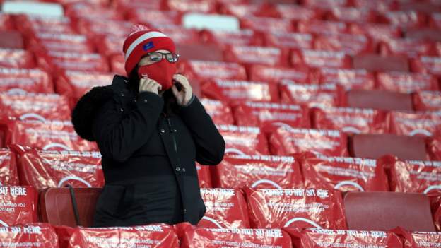 Premier League makes face masks mandatory for returning fans - BBC Sport