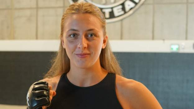 MMA: Dakota Ditcheva signs with Professional Fighters League - BBC Sport