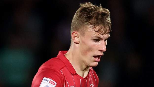 Rob Street: Cheltenham Town striker to miss rest of season - BBC Sport