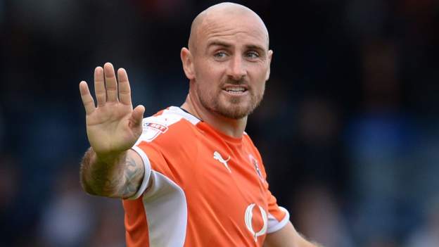 Luton Town: Alan McCormack influence praised by boss Nathan Jones - BBC ...