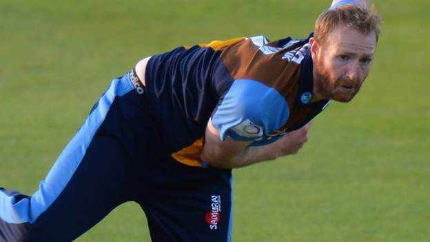 Andy Carter joins Hampshire following release by Derbyshire - BBC Sport