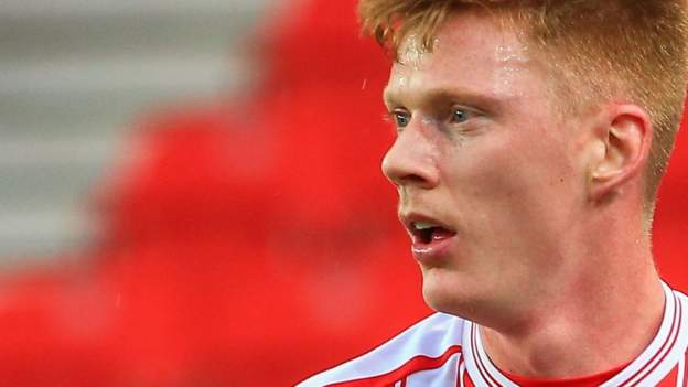 Sam Clucas: Stoke City midfielder extends contract - BBC Sport