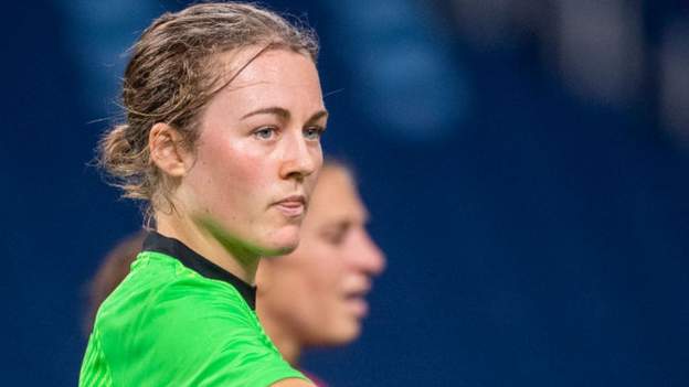 Anna Leat: Aston Villa sign goalkeeper from West Ham - BBC Sport