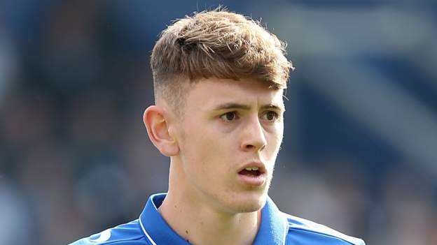 Ben Tollitt: Wrexham extend loan of Tranmere forward another month ...