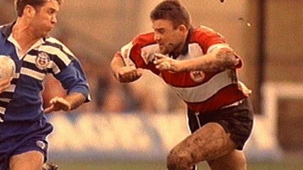 Martin Roberts: Former Gloucester centre dies suddenly aged 48 - BBC Sport