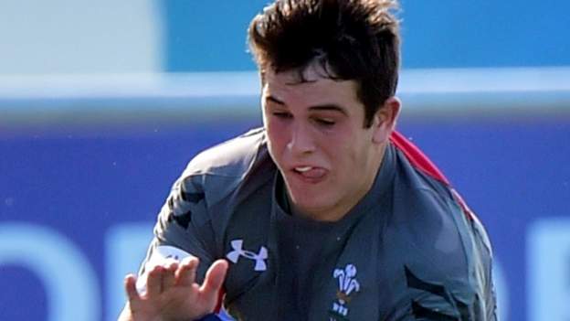 Owen Watkin: Wales Under-20s centre signs first pro Ospreys deal - BBC ...