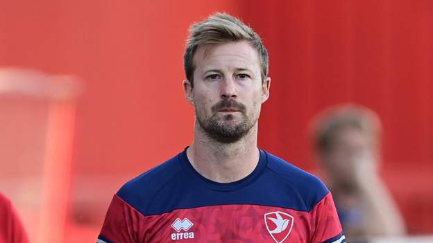 Wade Elliott: Cheltenham manager seeks advice from other coaches after ...