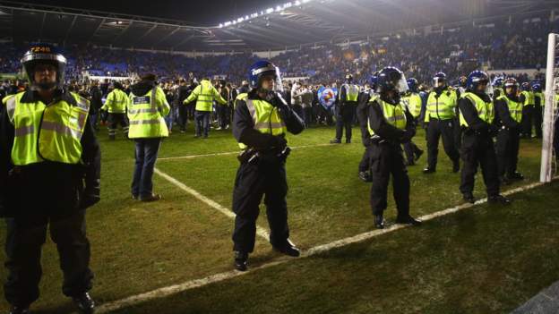 Reading fined £100,000 for FA Cup pitch invasion - BBC Sport