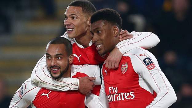 Theo Walcott reveals Arsenal's player-only meeting - BBC Sport