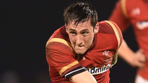 Sam Davies: New Dragons fly-half aims for Wales recall - BBC Sport