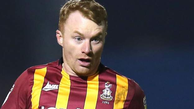 Chris Taylor: Barrow agree short-term deal with experienced midfielder ...