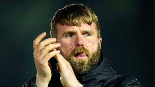 Paddy McCourt: Former NI and Celtic winger McCourt to leave Derry City - BBC Sport