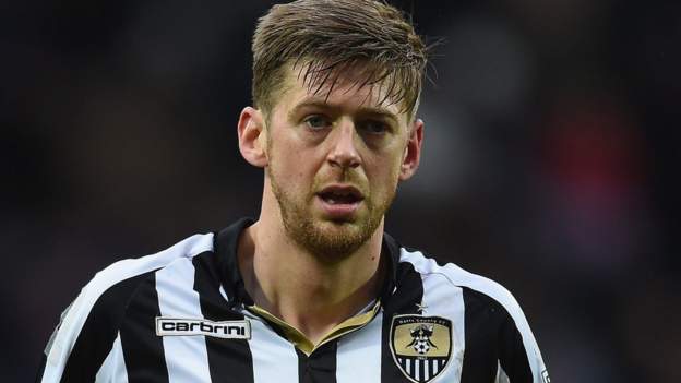 Jon Stead: Notts County striker signs new deal at Meadow Lane - BBC Sport