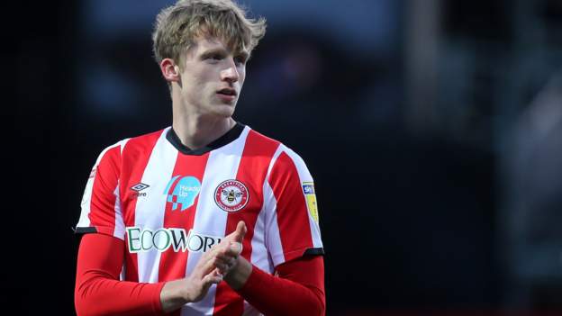 Mads Roerslev: Brentford defender signs new four-year contract - BBC Sport