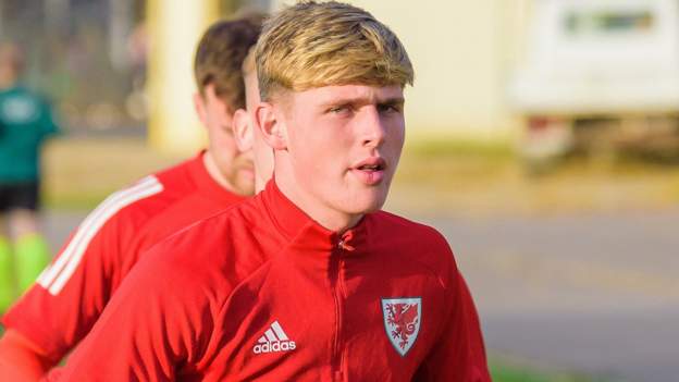 Fin Stevens: Brentford youngster eyes progress with Bees and Wales ...