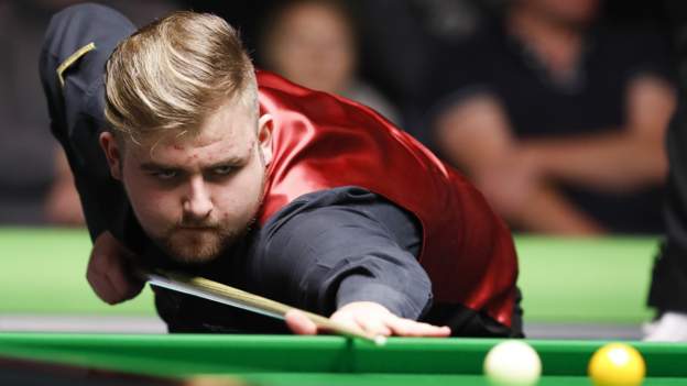 Snooker: Jackson Page retains European Under-18 title - BBC Sport