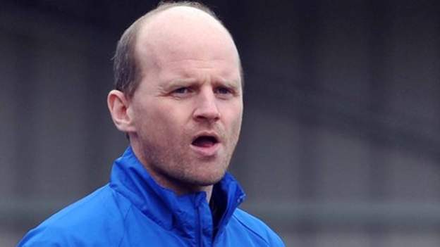 Warrenpoint's Barry Gray named manager of month - BBC Sport