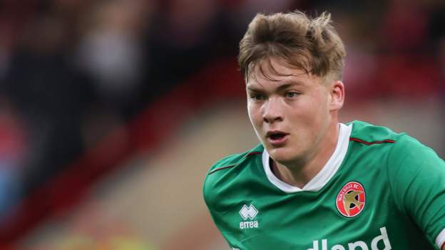 Freddie Draper: Lincoln City recall striker from loan at Walsall - BBC ...