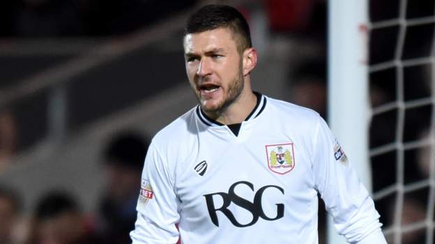 Richard O'Donnell: Bristol City sign Wigan Athletic goalkeeper - BBC Sport