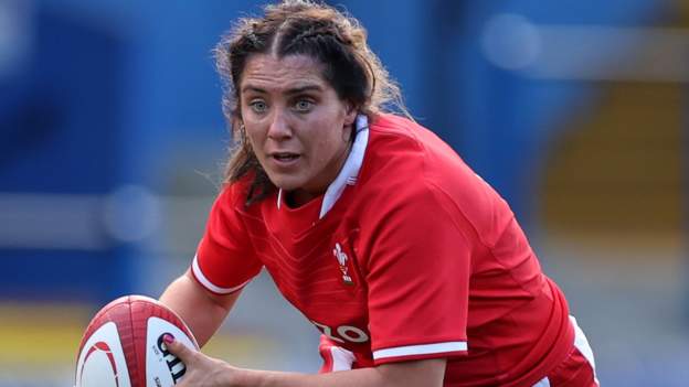 Georgia Evans: Wales and Saracens lock has surgery - BBC Sport