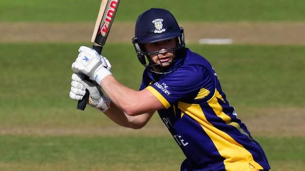 One-Day Cup: Scott Borthwick shines in Durham victory - BBC Sport