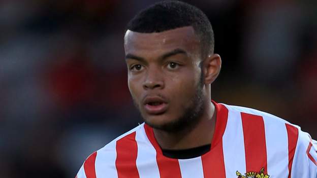 Ryan Johnson: Boreham Wood sign Stevenage defender on loan - BBC Sport