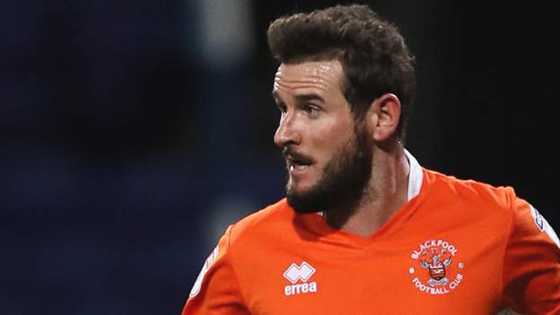 Mark Yeates: Notts County sign Blackpool winger on permanent deal - BBC ...