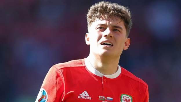 Daniel James: Swansea winger withdraws from Wales camp after father's ...