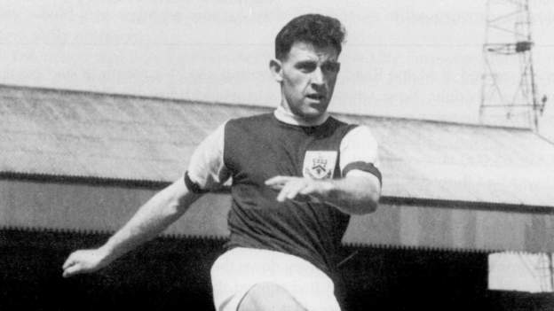 John Angus: Former England and Burnley defender dies aged 82 - BBC Sport