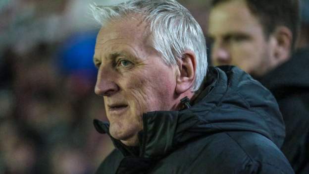 Ronnie Moore: Eastleigh boss 'pleasantly surprised' by team after third ...