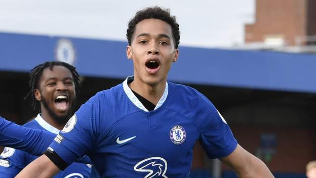 Ben Elliott: Reading sign Chelsea midfielder on three-year deal - BBC Sport