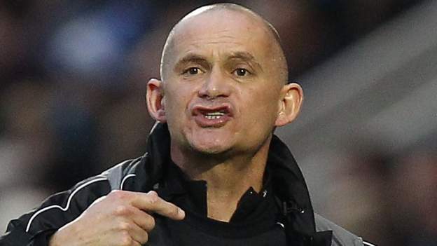 Altrincham part company with manager Lee Sinnott - BBC Sport