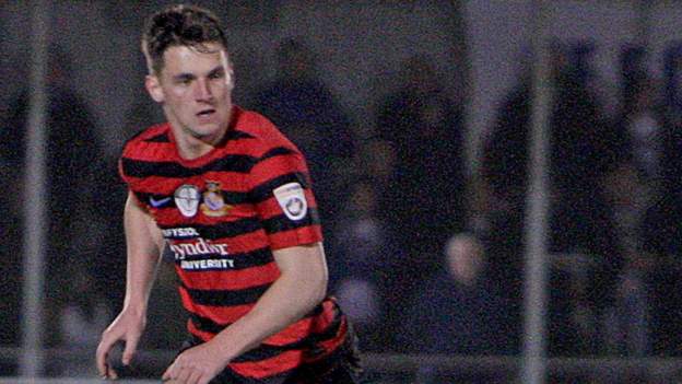 Southport sign Wrexham duo Ross White and Jonathan Royle - BBC Sport