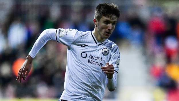 Sligo Rovers striker Johnny Kenny joins Celtic - BBC Sport