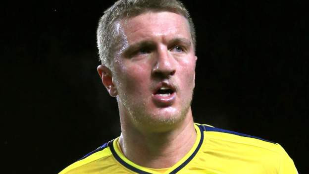 Joe Skarz: Oxford United to monitor defender's shoulder injury - BBC Sport