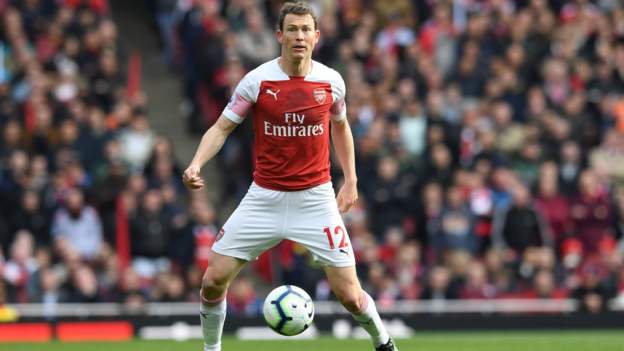 Former Arsenal defender Stephan Lichtsteiner joins Augsburg - BBC Sport
