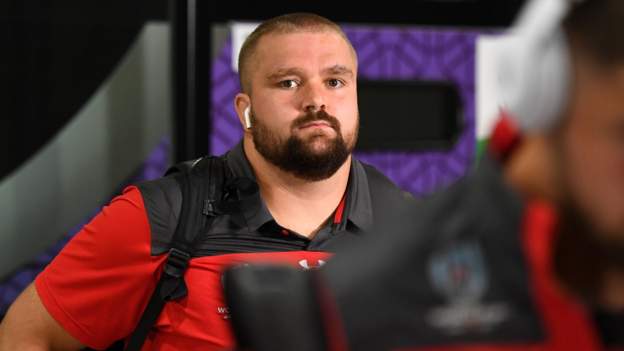 Tomas Francis: Cup-hunting Exeter prop puts off Wales decision - BBC Sport