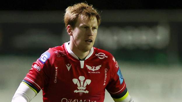 Rhys Patchell: Wales and Scarlets fly-half returns after year out - BBC ...