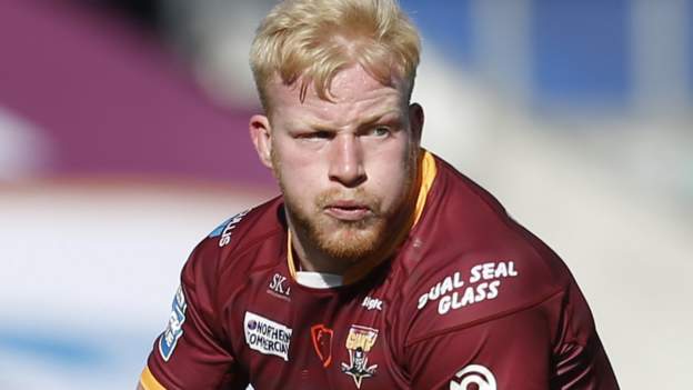 Matty English: Huddersfield Giants prop extends contract - BBC Sport