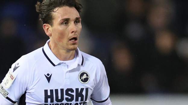 Danny McNamara: Millwall right-back signs new contract - BBC Sport