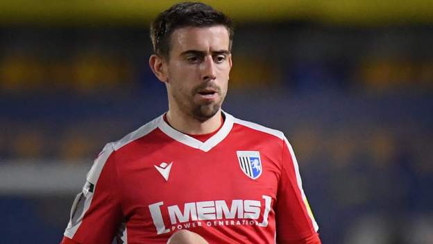 Olly Lee: Gillingham sign midfielder after Hearts exit - BBC Sport