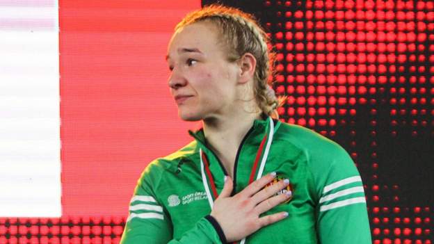 Amy Broadhurst: Irish boxer returns to form with gold in Bulgaria - BBC ...